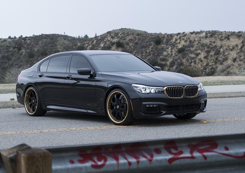 雕琢復古時尚 美國《BMW 7 Series》大膽玩弄金色細節點綴