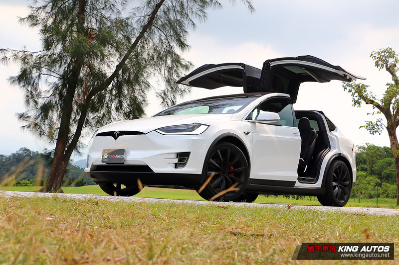 顛覆想像的高性能電動休旅─《Tesla Model X P100D》試駕報導