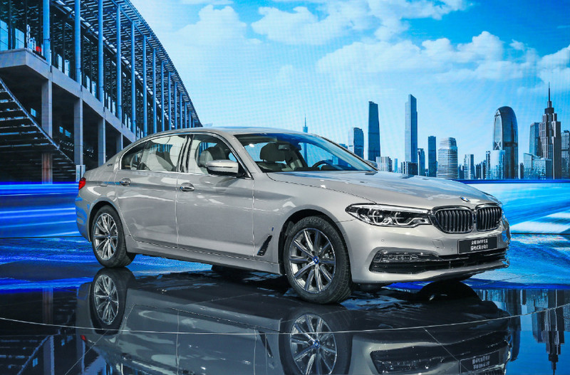 中國專屬長軸版油電車型 《BMW 530Le iPerformance》現身2017廣州車展