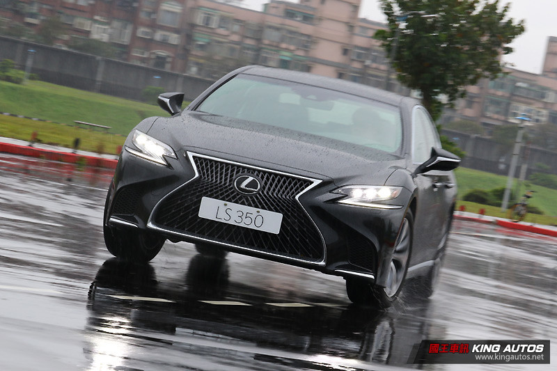自駕更舒爽 ─《Lexus LS 350》豪華版試駕報導