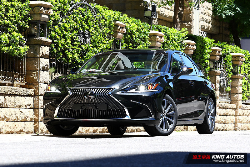 有感進化、後勢看俏 ─ 新世代《Lexus ES 200》頂級版試駕報導