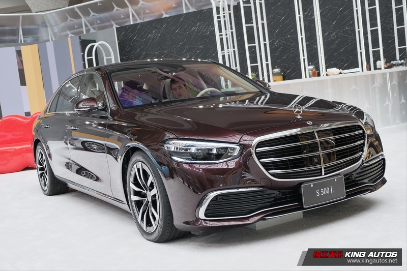 新世代《M-Benz S-Class》446萬元起 搭載後軸轉向系統與後座安全氣囊 車內影音娛樂系統大翻新
