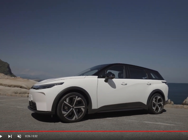 二次亮相倒數中｜鴻海《Model C》車內曝光 驚見《Luxgen URX》同款方向盤