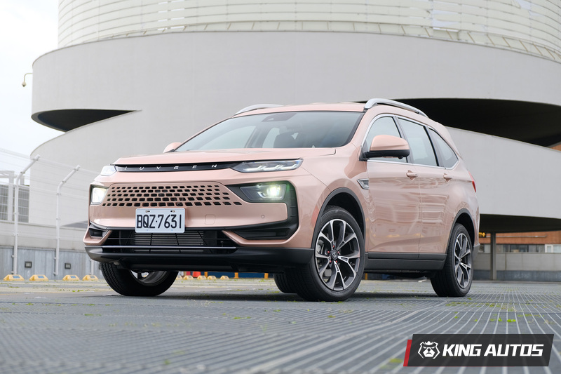 《Luxgen URX NEO》7人座樂活版試駕︱熟悉中有驚喜 羊毛布混搭皮椅最對味