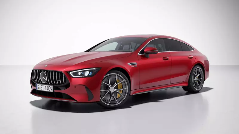 《Mercedes-AMG GT63 SE》更新年式｜造型更動感