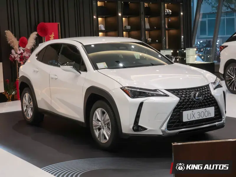 《Lexus UX300h》實車直擊｜全車系單一2.0油電 標配LSS+ 3.0 升級12.3吋數位儀表 149.9萬元起