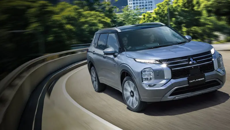 小改款《Mitsubishi Outlander PHEV》日本價格帶與《Toyota Land Cruiser 300》《Lexus ...