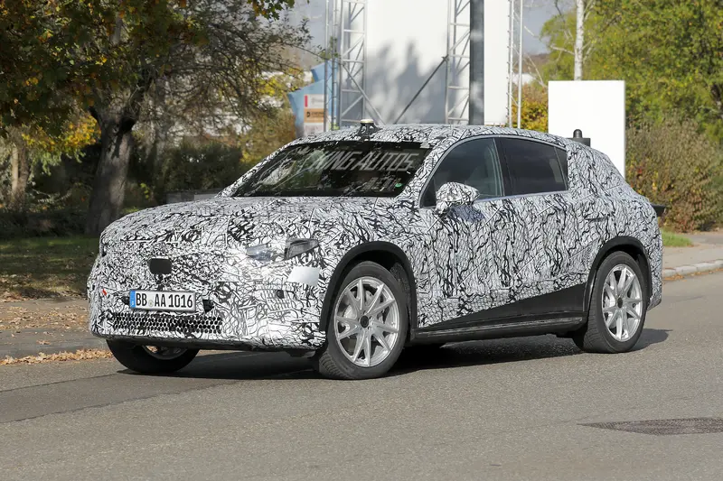 純電版《Mercedes-Benz GLC》800V架構 續航有望破千 可能取代C-Class Estate旅行車