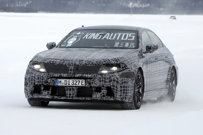 首次曝光｜《BMW M5 G90》才8個月就準備小改款！換上Neue Klasse設計語彙 車內有望導入Operating System X車機系統