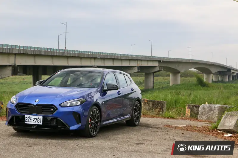 汎德《BMW F70 M135 xDrive》試駕報導｜科技感滿點的小鋼砲 五官大滿足